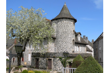 Pleaux, OT Pays de Salers - Bureau de Pleaux, Mairie de Pleaux, Office ...